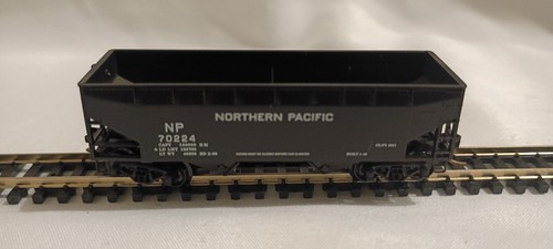 Micro Trains 55080 - N Scale, 33' Twin Bay Hopper, Northern Pacific ...