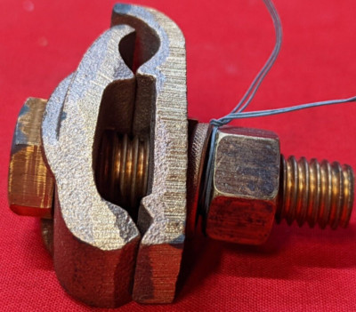 BURNDY GROUND CONNECTOR BAR SIZE 1/4" THICK 2/0 250 KCMIL CAT NO GB29 ...