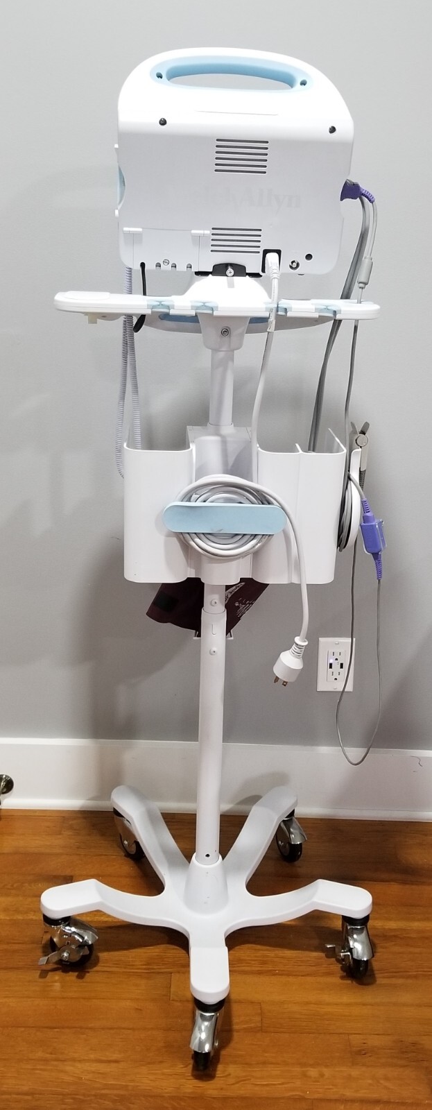 Welch Allyn Connex Vital Sign Monitor 6000 Series, Stand, Nellcor SPO2 ...