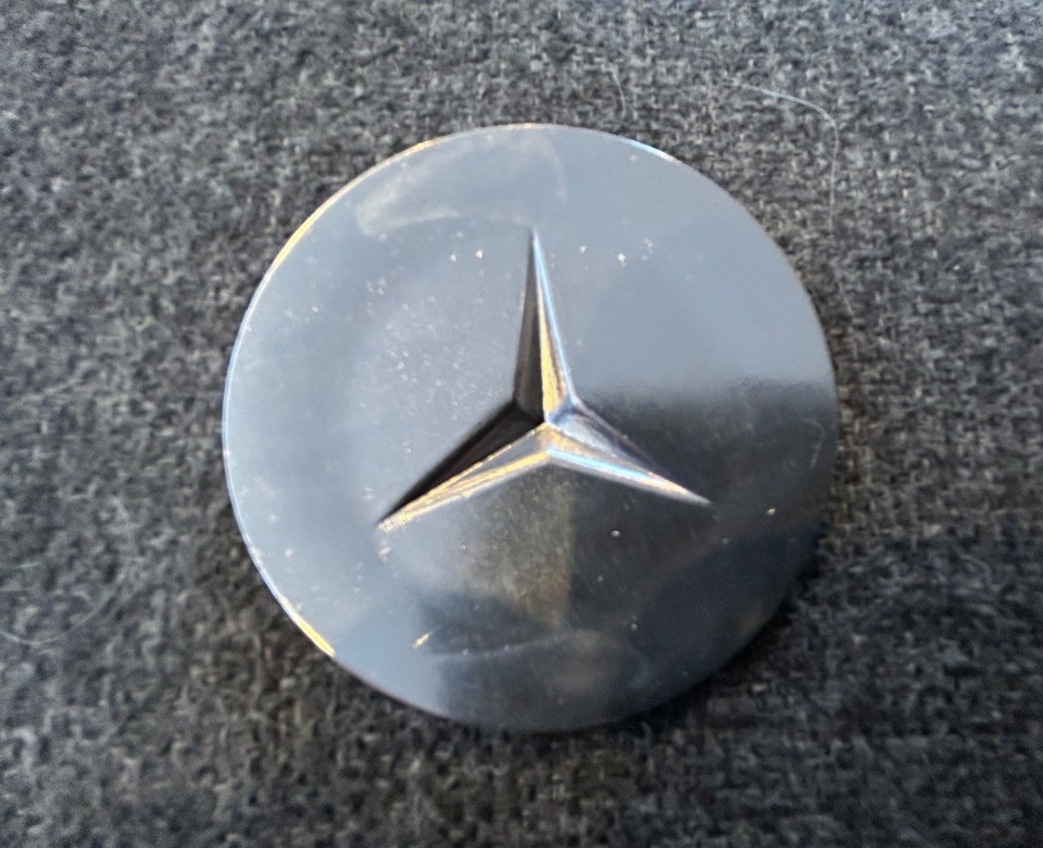 Lot of Mercedes-Benz ( 200,000KM ) RED and BLUE Grill Badge Emblems | eBay
