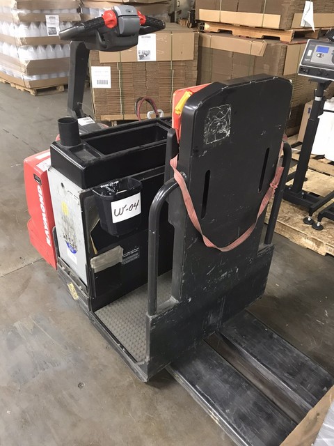 2015 Raymond 8510 Center Rider Pallet Truck 6000 lb Cap. 24V for sale ...