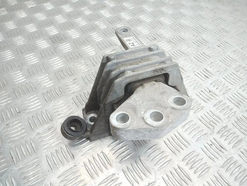 OPEL INSIGNIA A Sedan G09 Front Engine Mount 13227717 2.00 Diesel 96kw ...