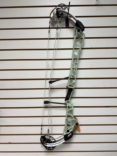 NEW Mathews Title 38 Gen 1 Mint Color Right Hand 40-70# Compound Bow | eBay