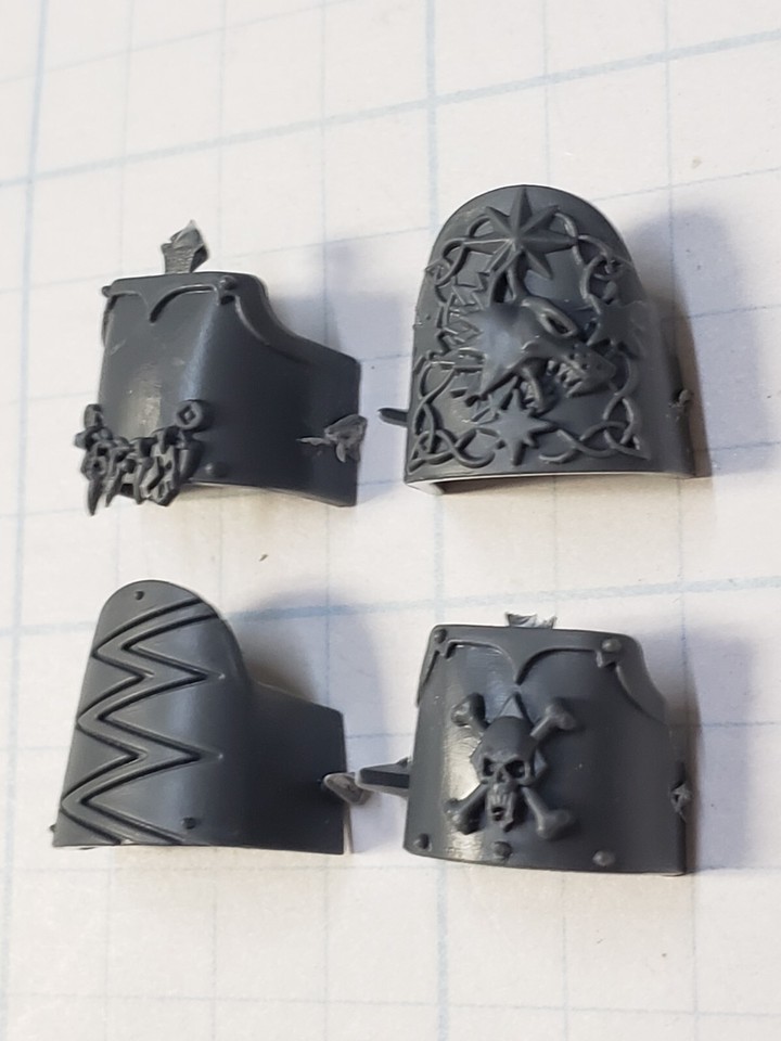 Warhammer 40k Space Wolves Bits Dreadnought Engraved Leg Armor Set | eBay