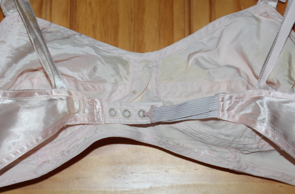 Vintage 1940-50's peach SATIN Pointy BULLET BRA Circular STITCHING ...