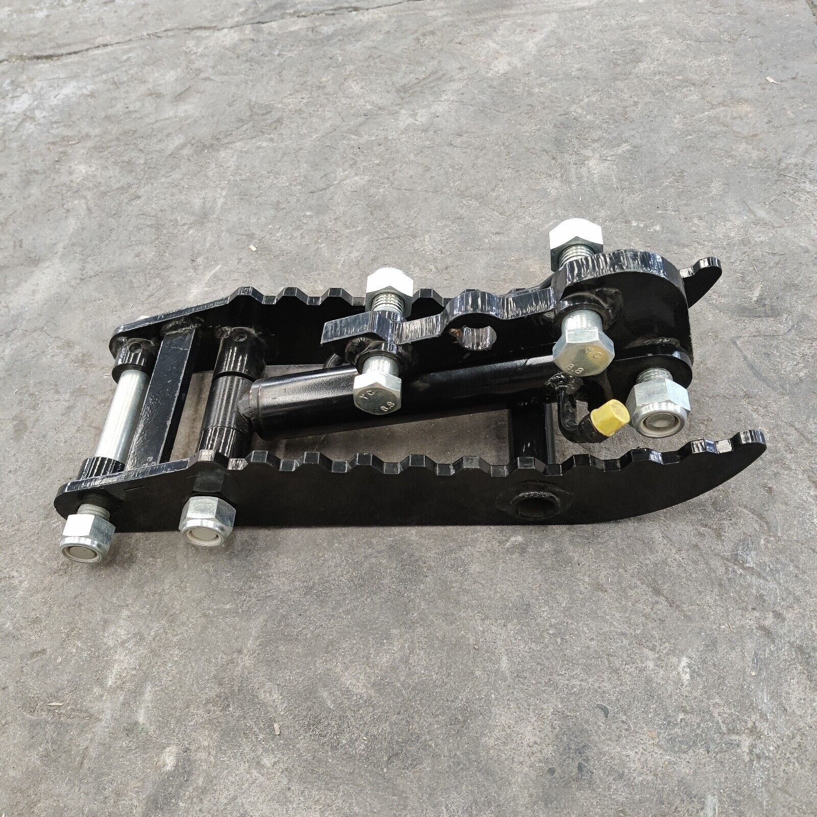 NEW Mini Excavators Attachments: Hydraulic Thumb Clip Diggers Tractors ...