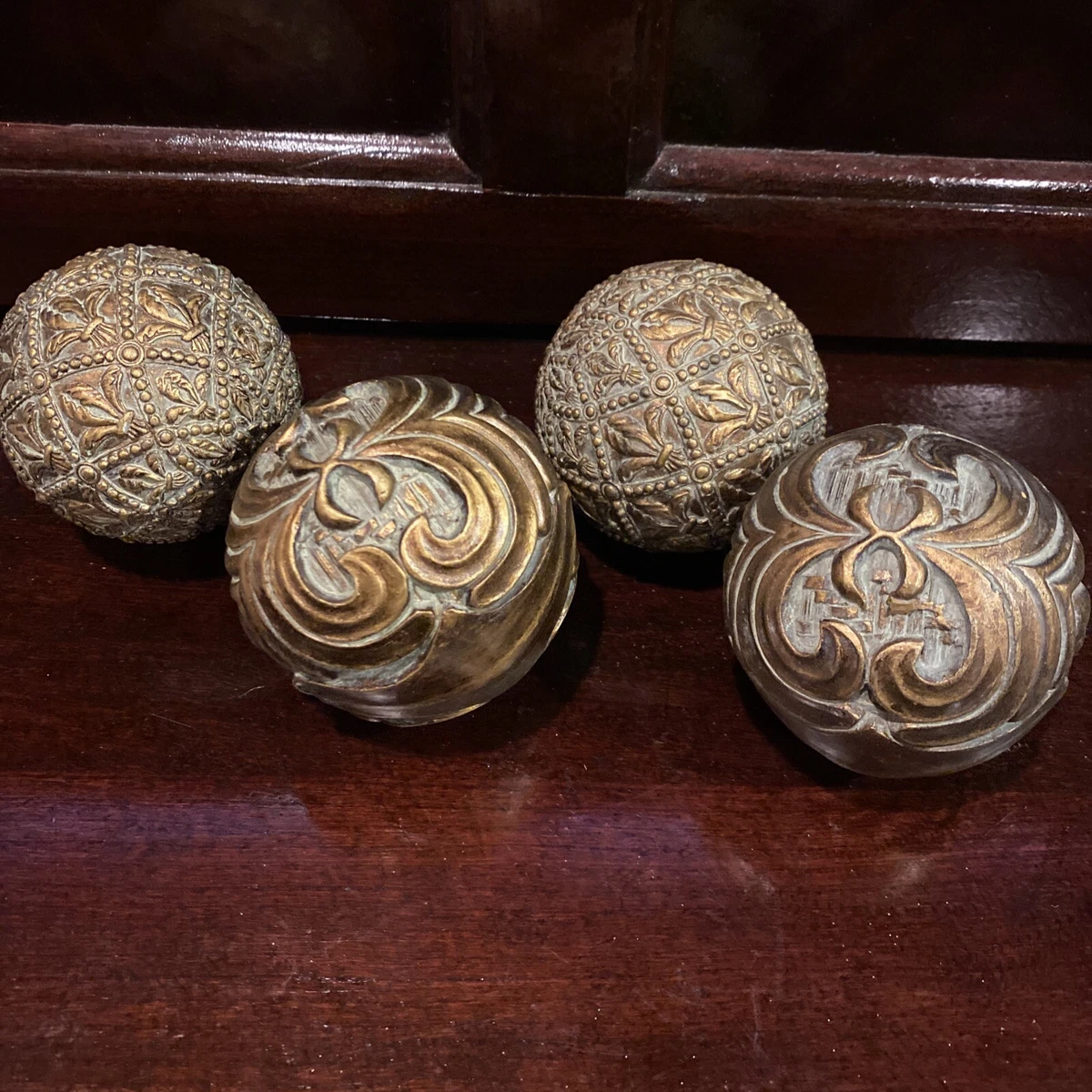 Create a stunning centerpiece with our decorative orbs in unique designs