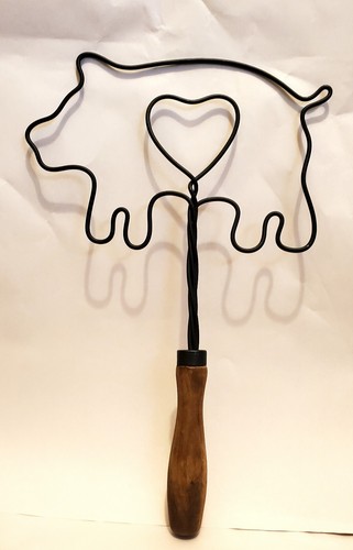 Vintage Pig Rug Beater Wire Wood Handle Cottagecore Primitive Country ...