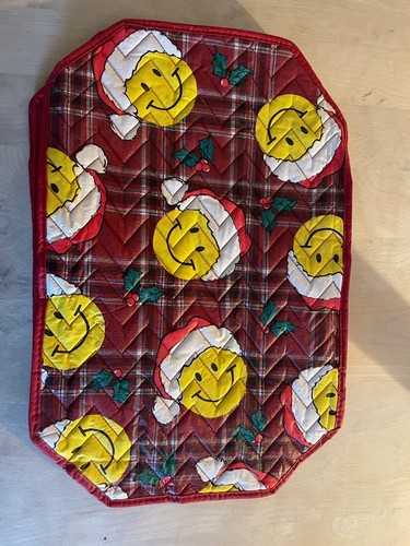 Vtg CHRISTMAS PLACEMAT'S 4 Smiley Face Santa Hat Plaid 12" x 18" Vinyl ...