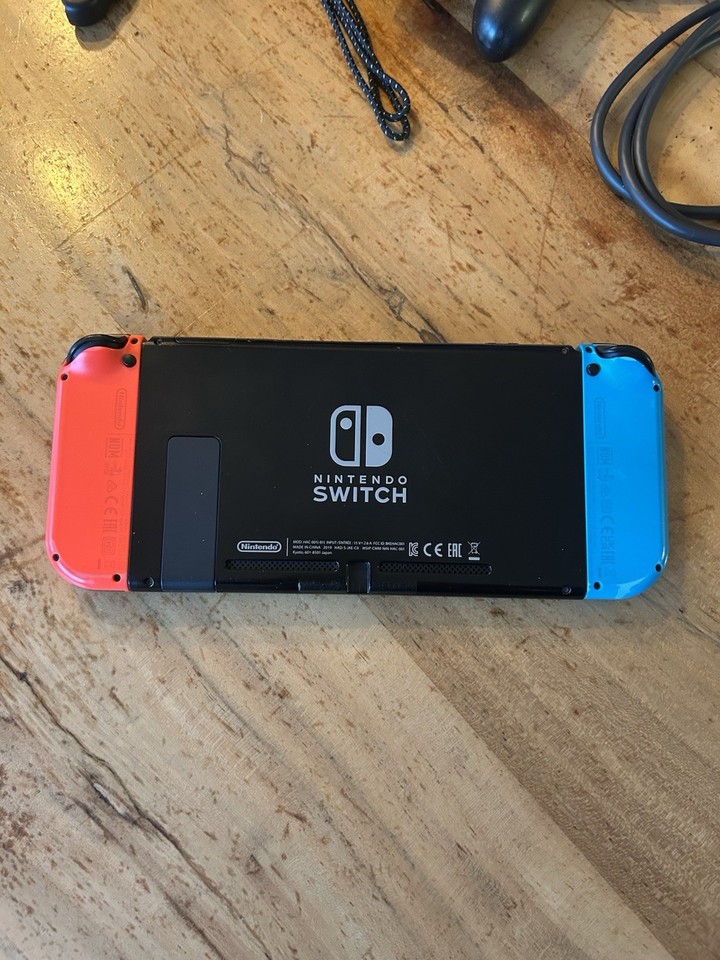 Nintendo Switch Konsole mit Joy-Con - Neon-Rot/Neon-Blau 45496452636 ...