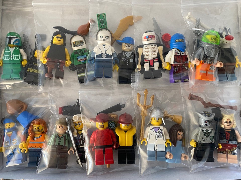 LEGO Minifigures bundle job lot 20x LEGO Figures 20x Accessories 100 ...