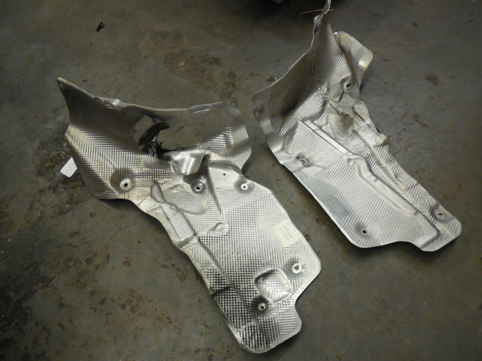 07-13 Mercedes W221 S550 4Matic Under Body Underside Pair of Metal Heat ...
