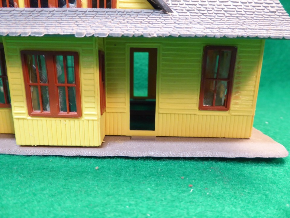 tyco roco ho scale train station - assembled sold as is | eBay