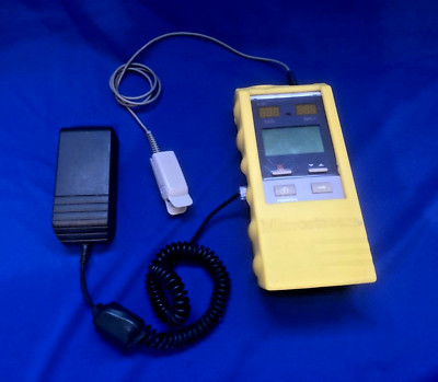 Nellcor N85 SpO2 / EtCO2 monitor with SpO2 finger sensor, case and ...
