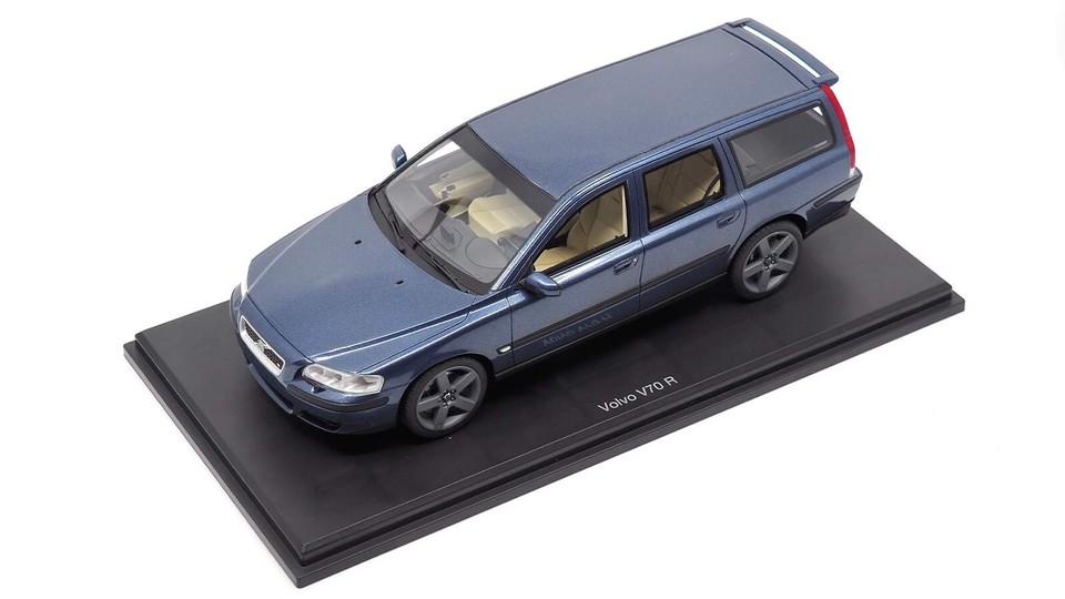 Model Car Volvo V70R estate road car DNA 000079 Resin Blue 1:18th scale ...