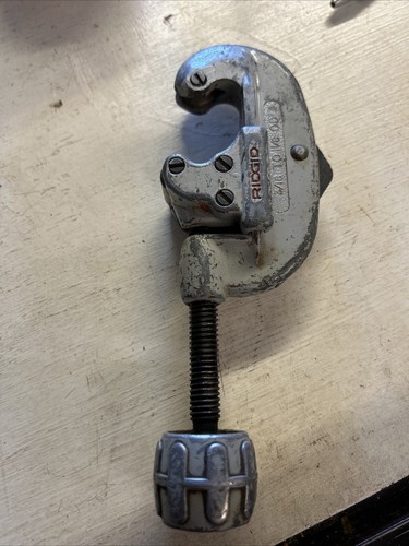 RIDGID Model 15 Screw Feed 3/16" to 1-1/8" OD Tubing and Conduit Cutter ...