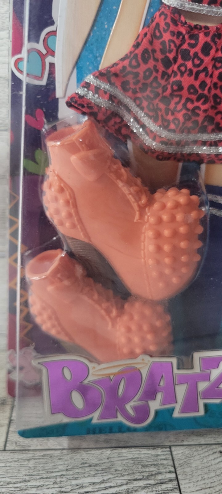 Bratz Deluxe Fashion 4 Pack 2015 Lot Clothing 8 Outfits and Shoes Age 5 ...