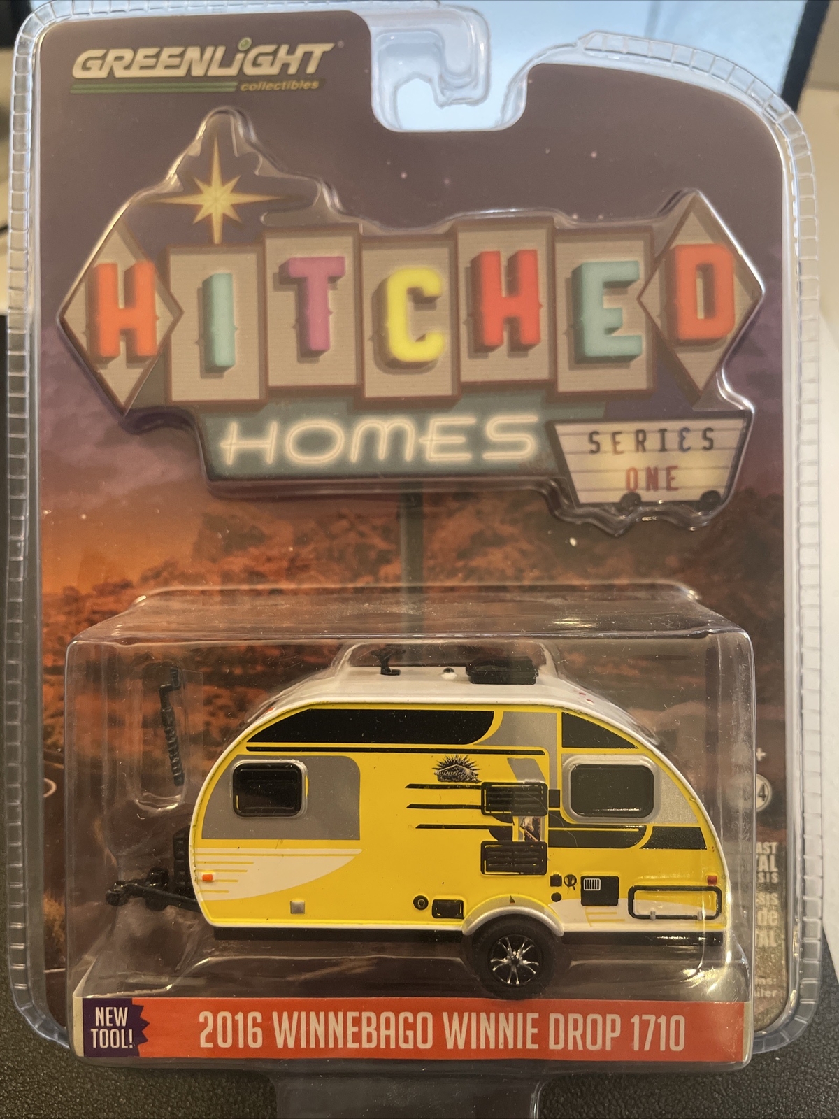 ** 1/64 GREENLIGHT HITCHED HOMES 2016 WINNEBAGO WINNIE DROP 1710 Yellow ...