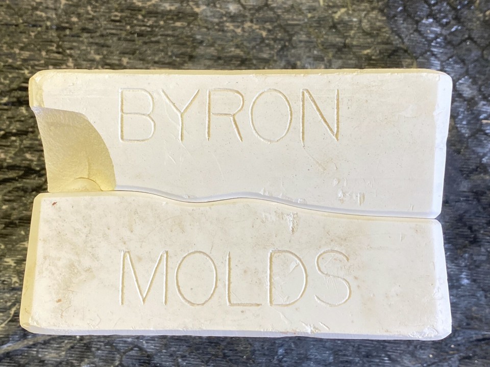 VINTAGE BYRON CERAMIC MOLD #1424 CHILDREN WITH SKATES AND MUFF | eBay