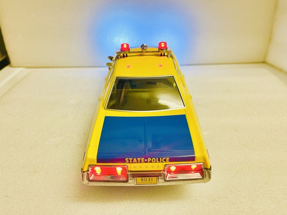 POLICE 1/18 - DODGE MONACO NEW YORK STATE NYSP 1974 WORKING LED LIGHTS ...