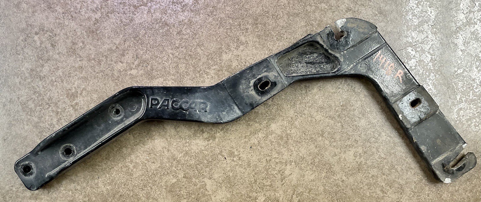 PACCAR KENWORTH FENDER BRACKET N85-6143R *READY TO SHIP* | eBay