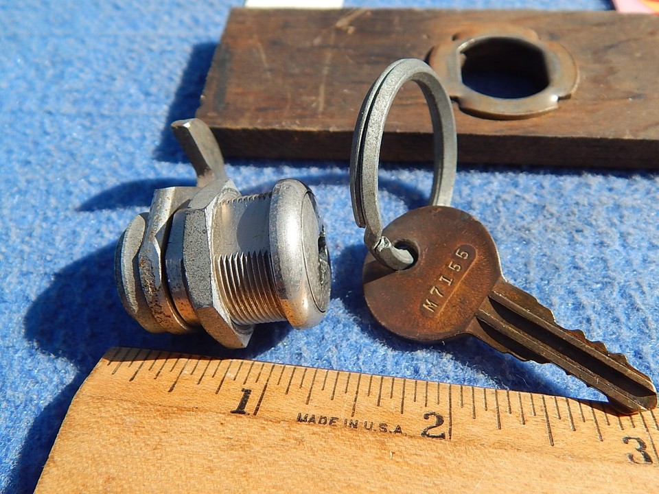 1946-1948 Seeburg 146 147 148 Coin Box Lock Assembly Duo Lock & key M ...