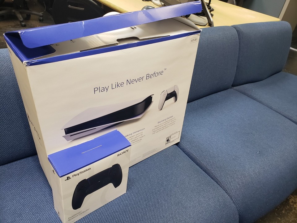 a prank gift box for loved ones. PS5 empty box with PS5 control empty ...