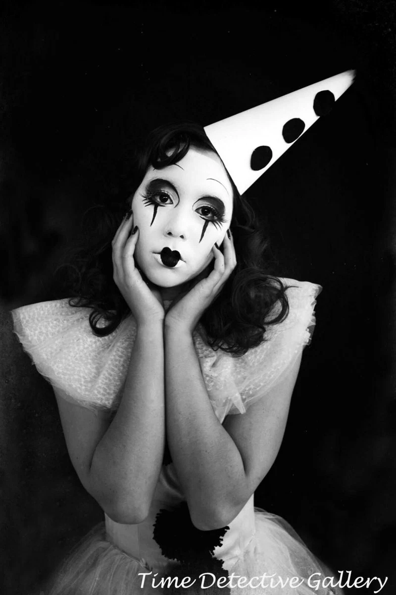 Female Circus Clowns