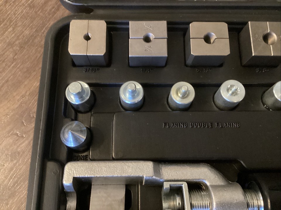 NEW MASTERCOOL 71475 Deluxe Master Universal Hydraulic Flaring Tool Kit ...