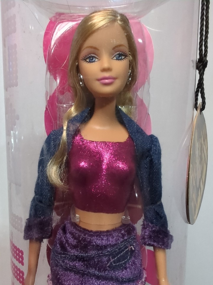 Fashion Fever Barbie Doll J1380 ~ Hot Pink Top & Ruffled Skirt (2006 ...