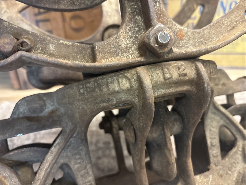 Antique Cast Iron Maple Leaf Unloader Barn Hay Trolley Carrier Fergus ...