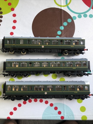 Hornby. R369, BR 3-Car Diesel Multiple unit, Class 110, in green, OO ...