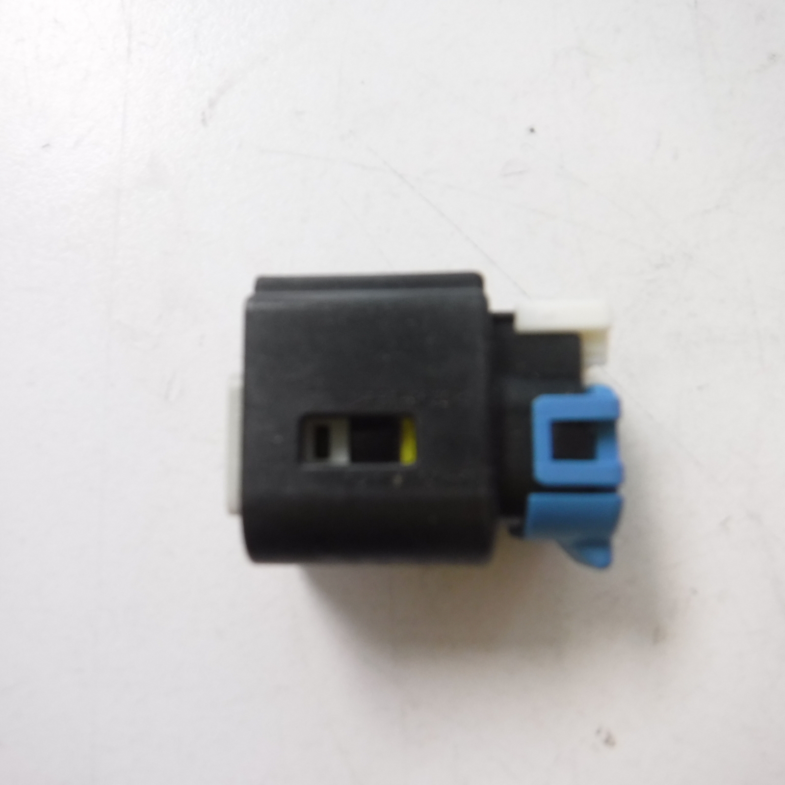 Delphi Pbt-gf20 2 Pin Connector