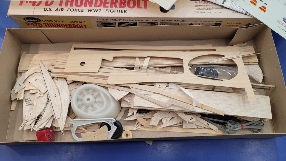 2pc Lot GUILLOWS Balsa Wood Aircraft Model Kit Corsair Thunderbolt ...