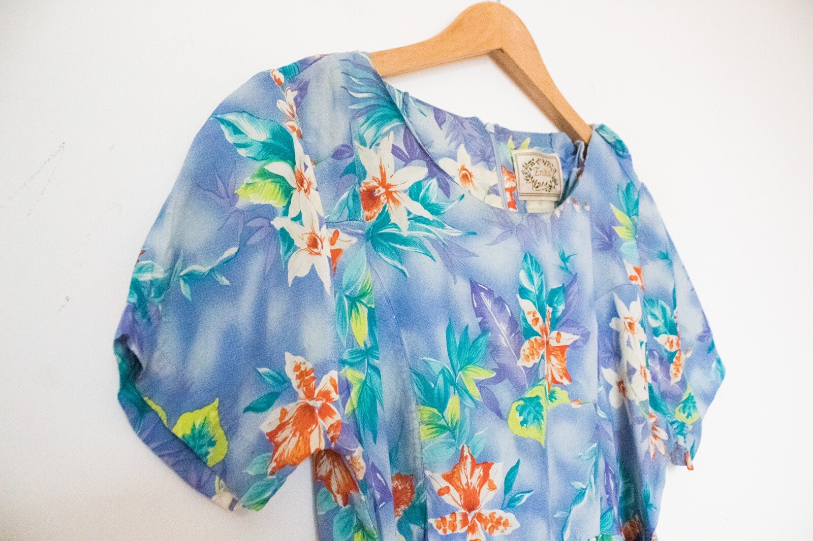 Erika | Vintage 80’s/90’s Tropical Floral Print Short… - Gem