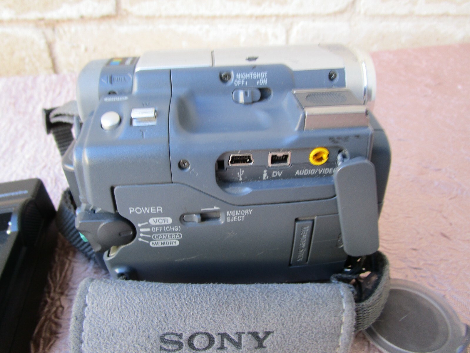 SONY DIGITAL CAMERA /CAMCORDER Mini DV DCR-TRV33 - HANDYCAM . POWERED ...