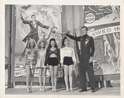 REPRINT OF A MAGICIAN WITH FOUR FEMALE ASSISTANTS IN COSTUME. 8x10 | eBay