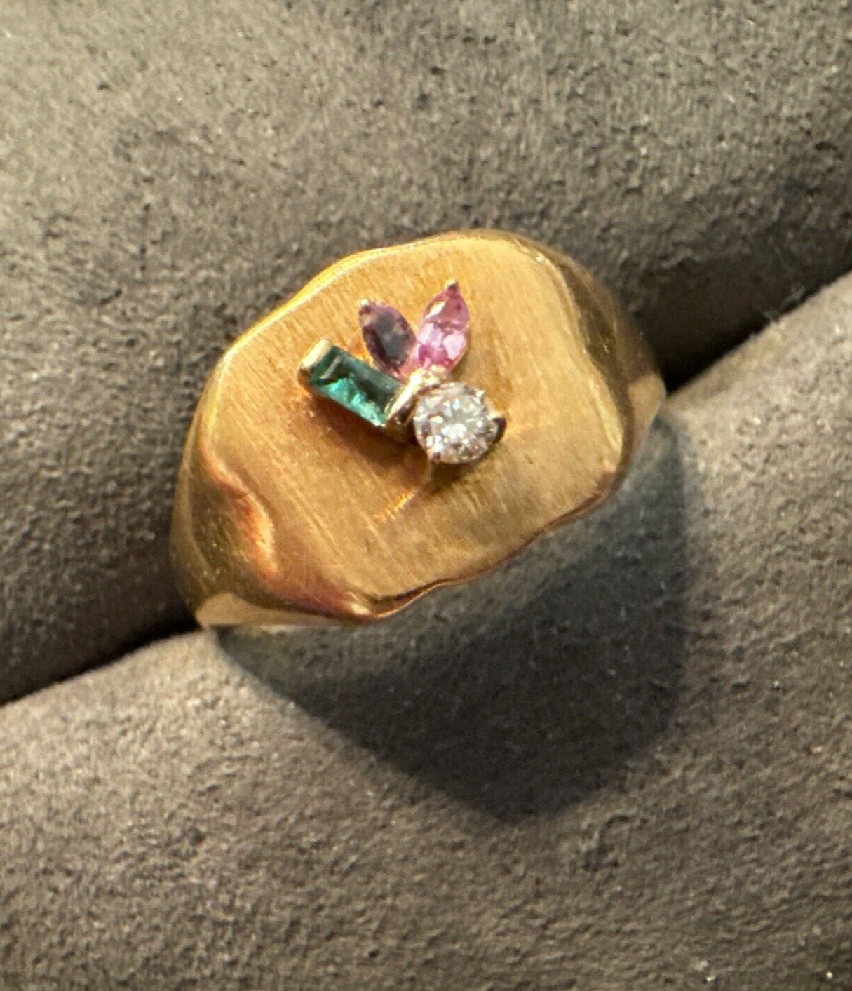 Antique 18K Gold Fancy Shape Signet Ring with Diamond… - Gem