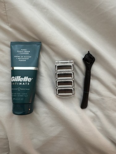 Gillette Intimate Pubic Hair Razor - Gentle & Easy , 4 Cartridges New ...