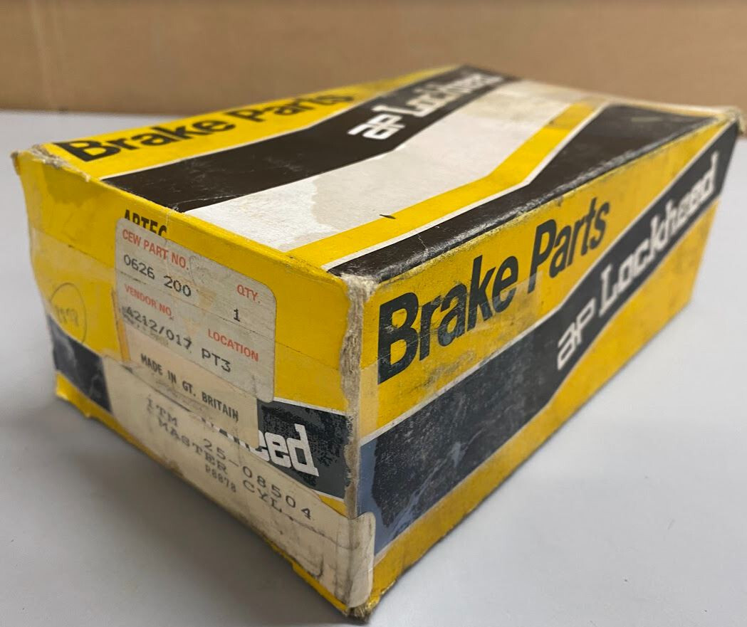 AP Lockheed Brake Master Cylinder - 25-08504 / P8878 - Fits Renault ...