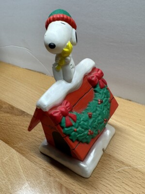 Snoopy Stocking Hanger 1989 Dog House Lights In Wreath Twinkle Hallmark ...