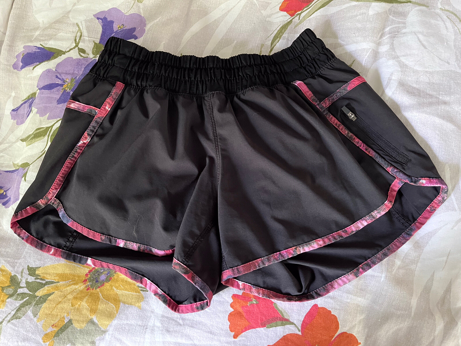 Lululemon Run Tracker Shorts 4/6 - Gem