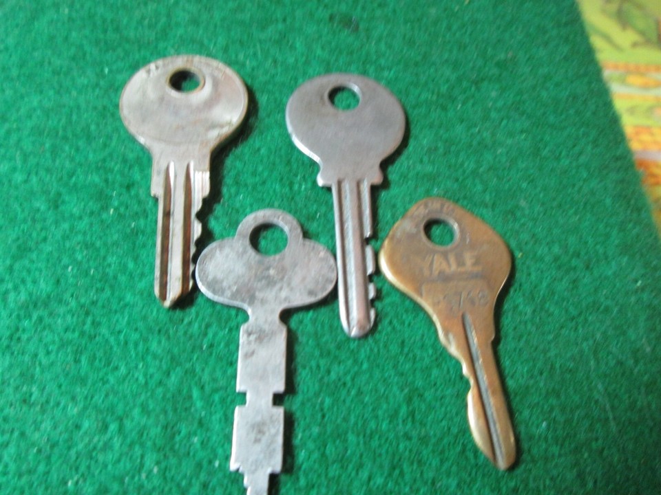 VINTAGE 4 YALE KEYS ,2 WITH NUMBERS. | eBay