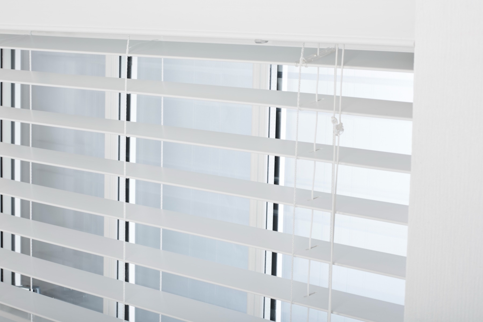 Quality White Wood Effect 50mm Venetian Blinds Trimmable Window Blind ...