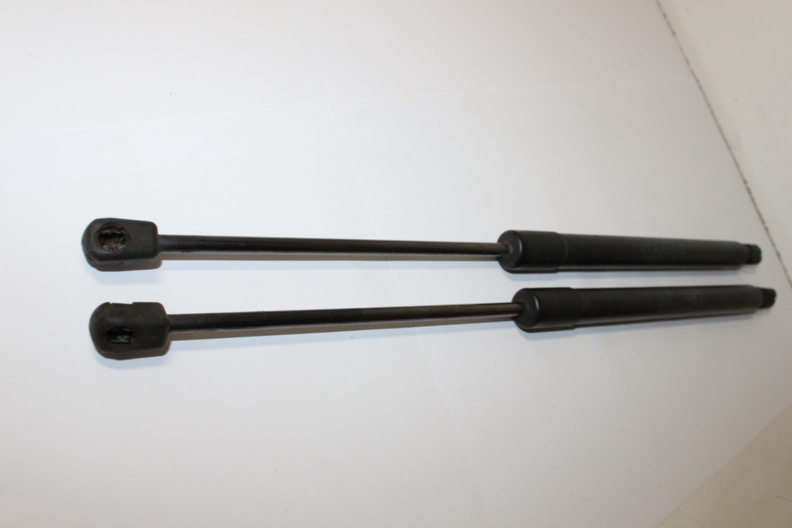 #4930 Audi Q5 RHD 2008-2013 Genuine Tailgate Bootlid Gas Strut Kit ...