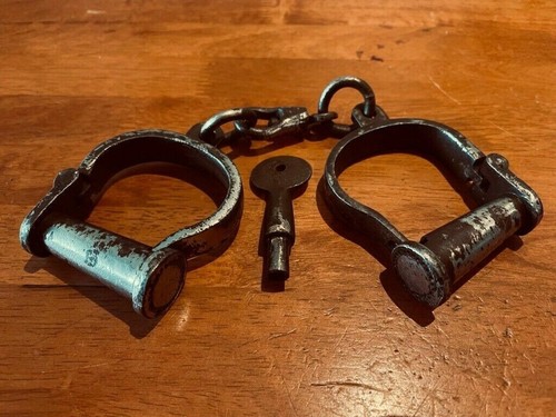 Handcuff 1880's Prison hand cuff Restraints (refer 7/13 handcuffs With ...