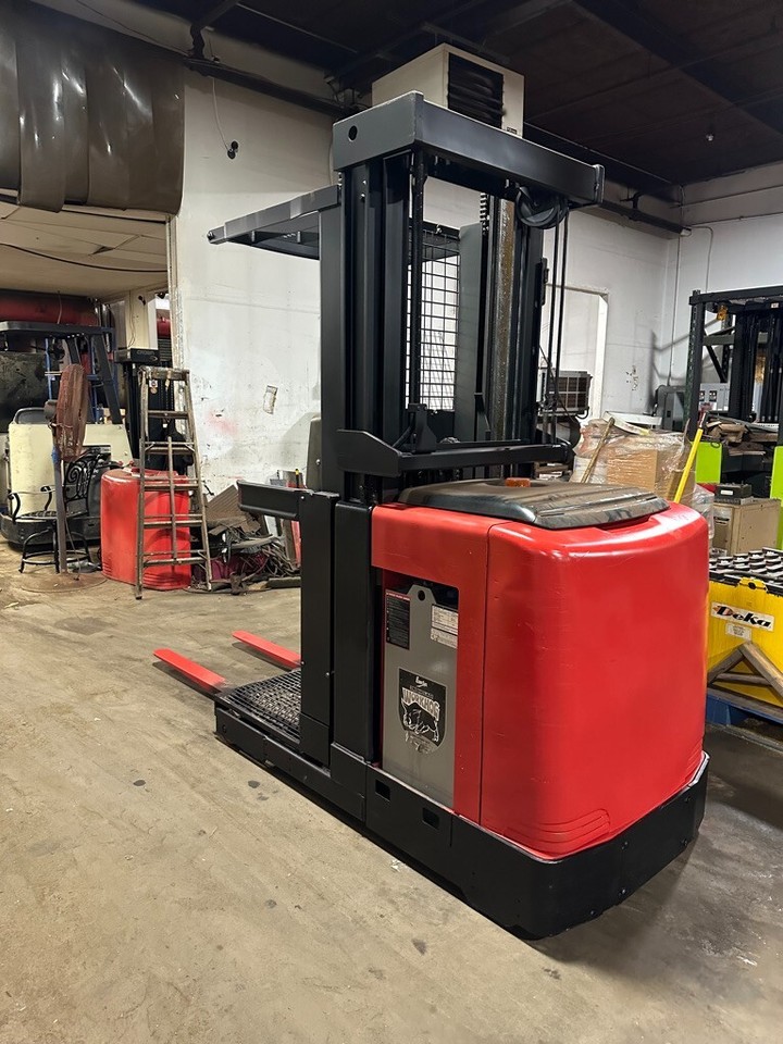 2016 RAYMOND ORDER PICKER 3000LB 210" LIFT W/ BATTERY&CHARGER 42" FORK ...