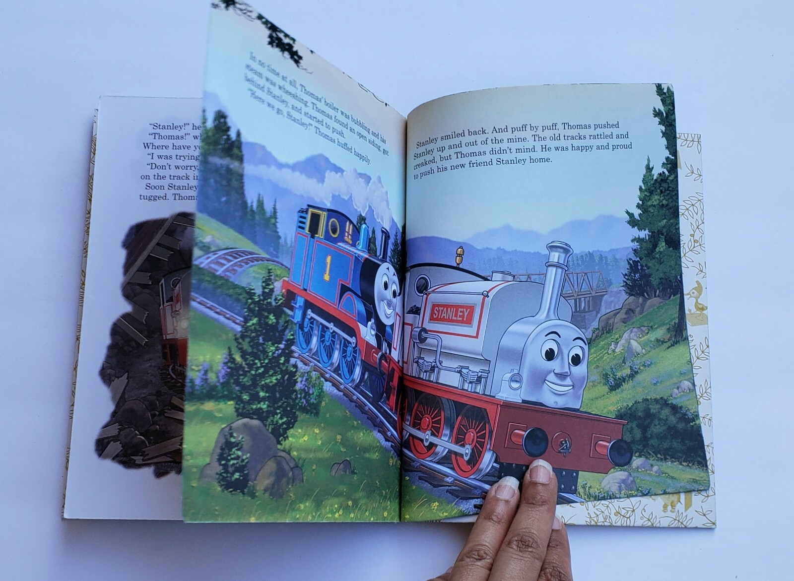 A LITTLE GOLDEN BOOK ~THOMAS & FRIENDS~ THOMAS AND THE GREAT DISCOVERY ...