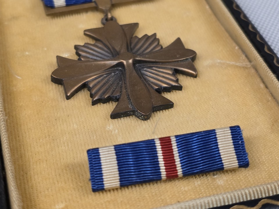 WW2?- Vietnam? US USMC Distinguished Flying Cross Medal & Ribbon W ...