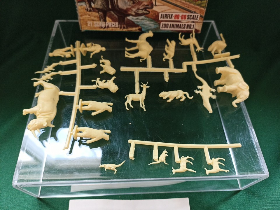 VTG AIRFIX ZOO ANIMALS NO.1 - HO-00 BLUE BOX IN SPRUE 21 PIECES ENGLAND ...